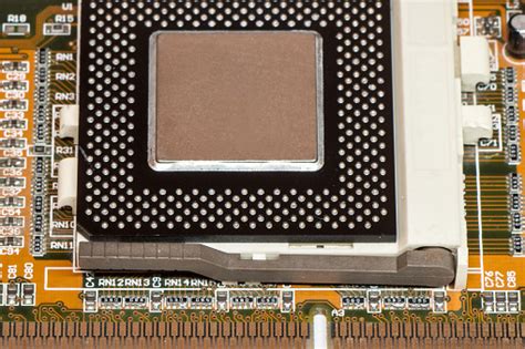 마더보드의 소켓에 설치된 Cpu 중앙 처리 장치 마이크로칩 0명에 대한 스톡 사진 및 기타 이미지 0명 Cpu 과학 Istock