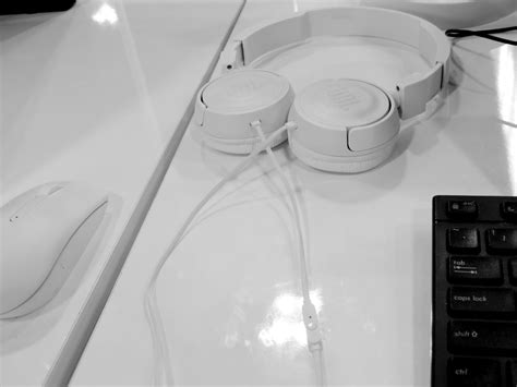 Free Picture Black And White Computer Keyboard Monochrome Speakers Equipment Indoors