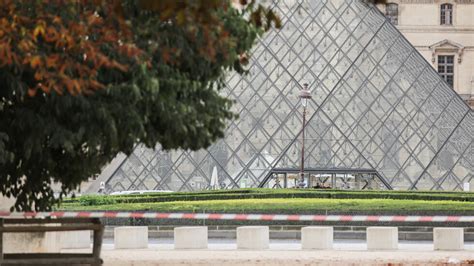 Арестуваха 18 души повечето непълнолетни заради бомбените заплахи във Франция Старият