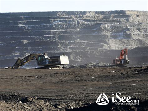 ШУУРХАЙ Нүүрс тээвэрт хил нэвтрэх зөвшөөрөл олгосон нэр бүхий 10 албан тушаалтны хэргийг шүүхэд