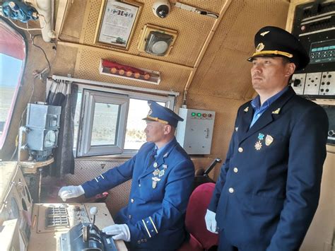 Тавантолгой Гашуунсухайтын төмөр замын анхны тээвэрлэлтийг УБТЗ ын зүтгүүрчид хийлээ