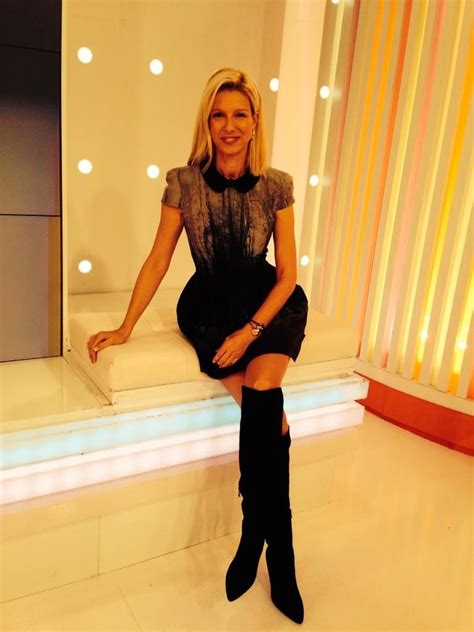 Anne Igartiburu On Twitter Anne Igartiburu Poses De Modelaje Botas