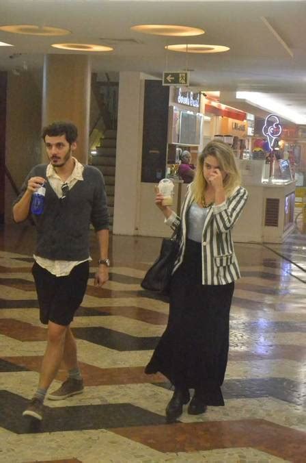 Lua Blanco E Leandro Soares Reatam Namoro E São Flagrados Aos Beijos No Rio