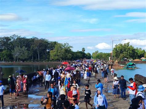 សម្រាប់ឱកាសឈប់សម្រាករយៈពេល ៣ថ្ងៃ នៃព្រះ រាជ ពិធី បុណ្យ អុំ ទូក មានភ្ញៀវទេសចរណ៍ច្រើន