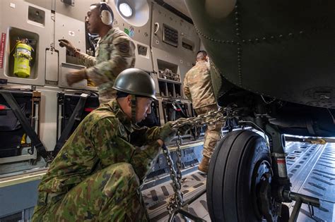 Ks25 Us Jsdf Conduct C 17 Static Loading Test Yokota Air Base