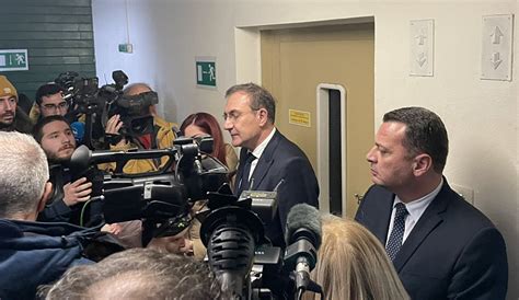 Ченчев Гуцанов и Ирена Атанасова от БСП изкъртиха вратата в Обла