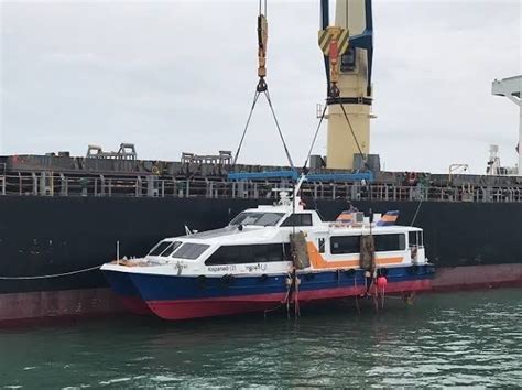 လှူဒါန်းထားတဲ့ ခရီးသည်တင်သင်္ဘောတွေကို စစ်တပ်က အသုံးပြုနေတဲ့ကိစ္စ ဂျပန် ရှုတ်ချ Ayeyarwaddy Times