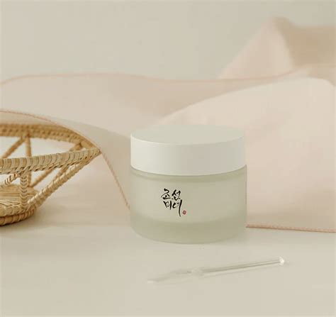 کرم جوانساز و روشن کننده سلطنتی جینسنگ بیوتی آف جوسان محصولات کره ای