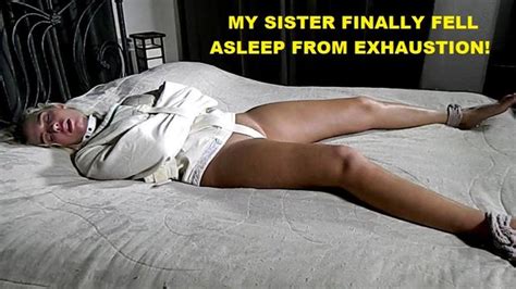 Foto De Sister Straight Jacket