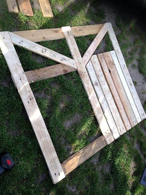 How To Build A Gate Out Of A Pallet At Hayden Seton Blog