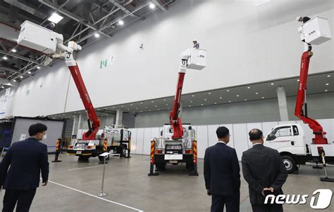 높은 곳도 척척 대한민국 전기산업 엑스포 개막