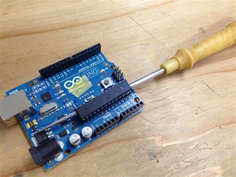No bread Make it Arduino UNO ブートローダー書き込み w AVR ISP mkII