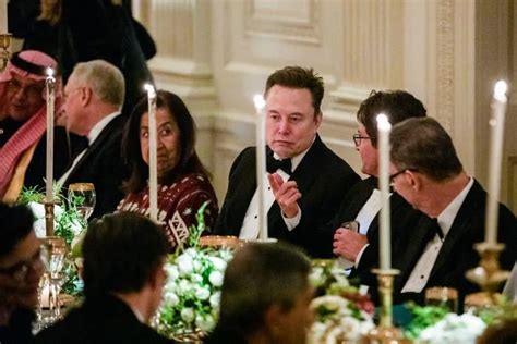 People Are Noticing Somethingstrange About This Photo Of Elon Musk