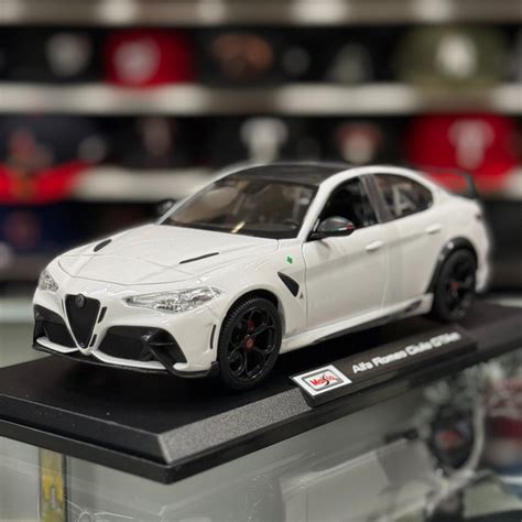 Maisto Alfa Romeo Giulia Gtr White 118 Scale Diecast Model New