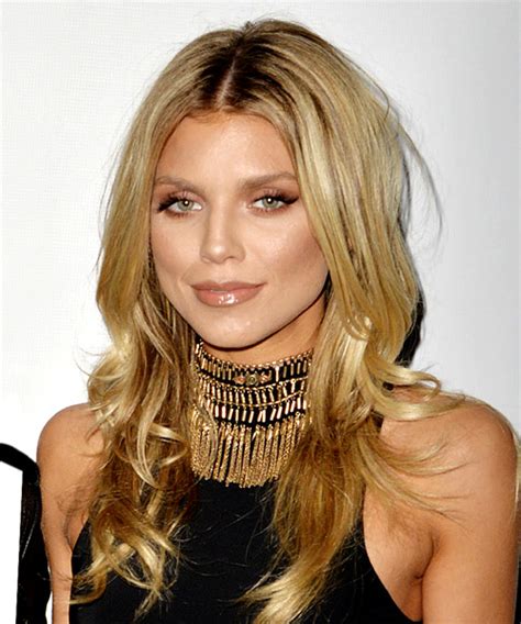 Annalynne Mccords 21 Best Hairstyles And Haircuts