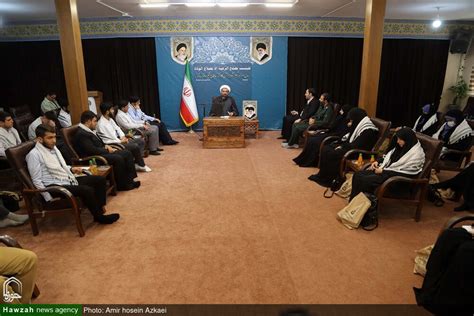 فیلم دیدار جمعی از نخبگان بسیج دانش آموزی با نماینده ولی فقیه در استان