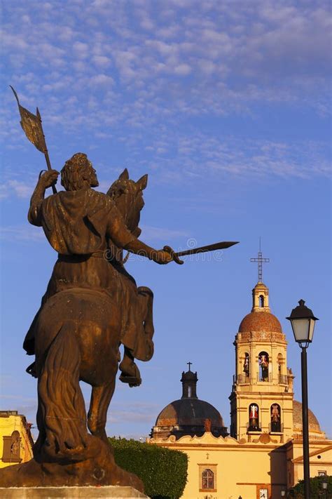 Estatua Del Apostol De Santiago Fotos De Stock Fotos Libres De