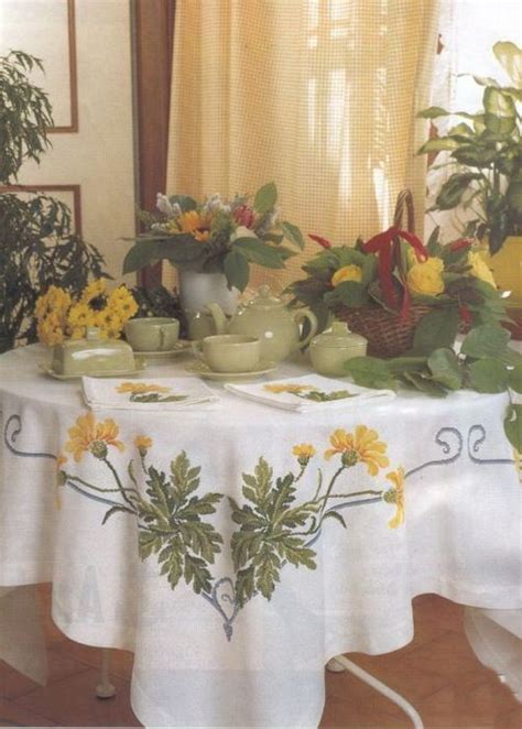 ВЫШИВКА | Цветы, вышитые крестиком, Скатерти и Вышитые подушки