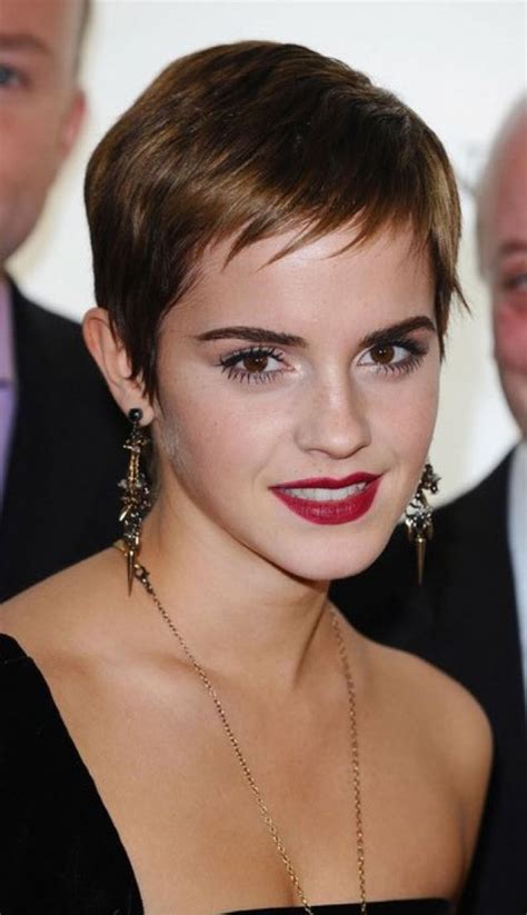Pin By Thats Movie Talk On Emma Watson Short Pixie Haircuts Pixie