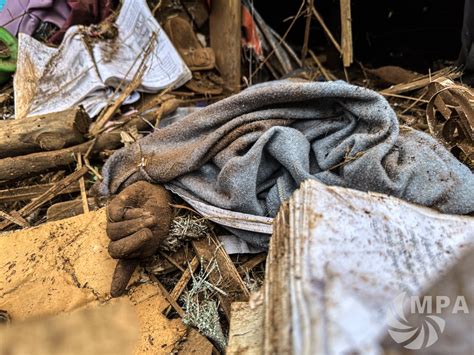 Myanmar စစ်ကောင်စီ လေယာဉ်ဖြင့် ဗုံးကြဲပြီးနောက် အပျက်အစီးများကြားထဲ သေဆုံးသွားသည့် ကလေးငယ်တစ