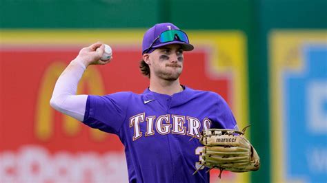 Lsus Dylan Crews Wins National Award Named After Fort Worth Legend