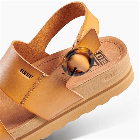 Womens Vista Hi Buckle Sandals In Natural Reef®