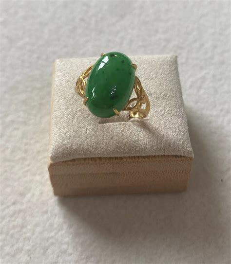 Natural Myanmar Vivid Green Jadeite Ring 18k Solid Yellow Gold And Natural Gorgeous Green Jadeite