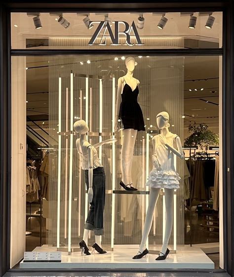 Pin By Vu Thi On Tree Photoshop In 2025 Store Design Boutique Fashion Window Display Retail