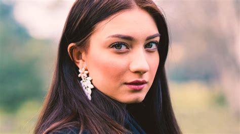 11 Subtle Mean Girl Habits That Push Even Good Friends Away YourTango 11 Subtle Mean Girl Habits That Push Even Good Friends Away YourTango