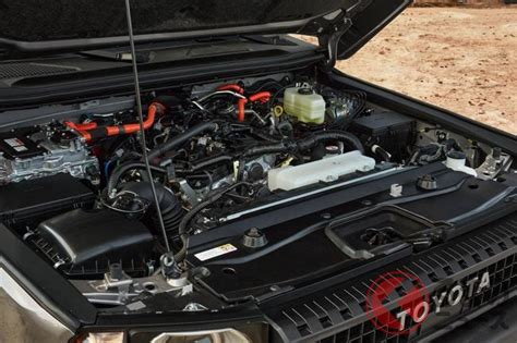 黒樹脂バンパーがゴツすぎる！ トヨタ新型「ランクル250」素のグレードがめちゃカッコいい！ 米国仕様の「1958」の中身は？ くるまのニュース