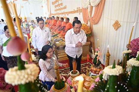 សម្តេចតេជោ ហ៊ុន សែន និងសម្តេចកិត្តិព្រឹទ្ធបណ្ឌិត ព្រមទាំងក្រុមគ្រួសារ