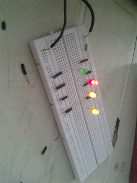 Circuitos Electricos Protoboard En Laboratorio