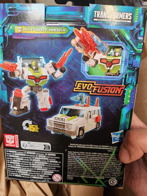 First Look At Transformers Legacy: Evolution Autobot Medix Packaging ...