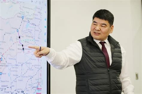 П Ганхүү Бичигт Зүүнхатавч Шивээхүрэн Сэхэ боомтын төмөр замыг барина