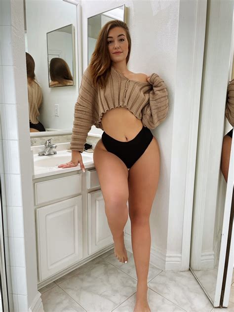 Savannah Dexters Feet