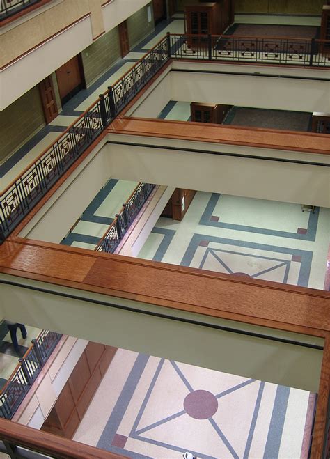 Case 3 Horizontal Floor Shutter Mckeon