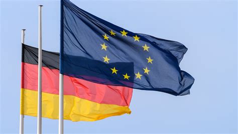 Goethe Institut 📲🗣 Всеки вторник от 14 00 ч можете да зададете всичките си въпроси за