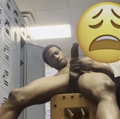 Str8 Guy Cums In Busy Locker Room