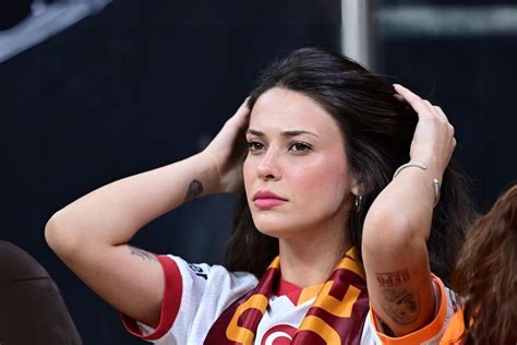 Devrim Özkan Sevgilisi Torreirayı Yine Yalnız Bırakmadı Patronlar