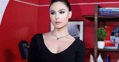 როგორ სახლში ცხოვრობს სოფო ნიჟარაძე მომღერლის ბინის ფოტოები თბილისში Marao