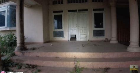 Foto Rumah Suzanna Di Semarang Sudah Terbengkalai Bak Hutan