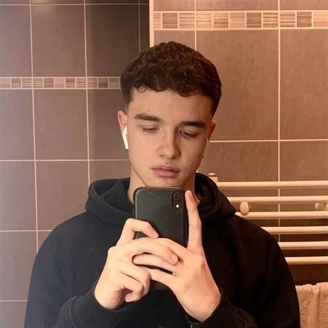 Antoine Antoinebrntt • Threads Say More