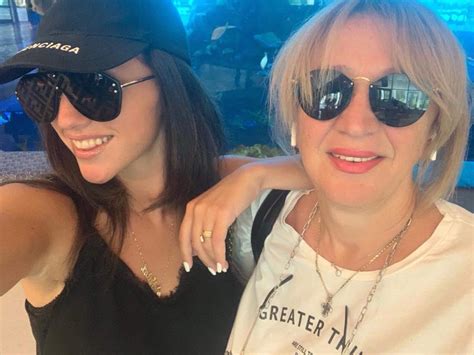 ბევრჯერ ამიღო ნუცამ ბილეთი და უკან დავაბრუნე რას აცხადებს ნუცა ბუზალაძის დედა შვილის