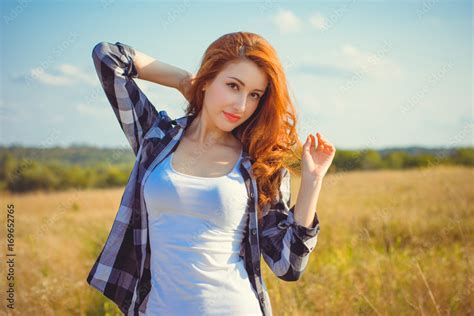 Beautiful And Simple Girls