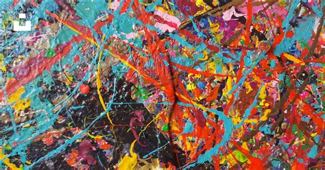 물에 빨간색과 노란색 단풍 나무 잎 사진 Unsplash의 무료 추상적인 이미지