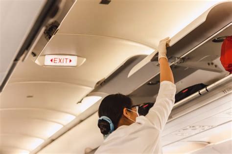 قد مهماندار هواپیما در نقاط مختلف جهان باید چقدر باشد؟