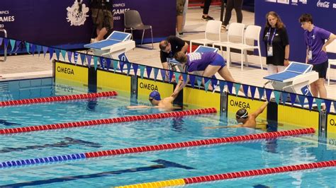 Тусгай олимпын наадмаас Монголын хоёр тамирчин мөнгөн медаль хүртлээ