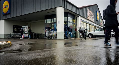 Daniela Accoltellata 14 Volte Dal Marito Nel Parcheggio Di Un