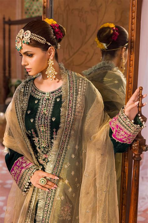 4403 Mehrun Nisa Embroidered Velvet Unstitched Motifz