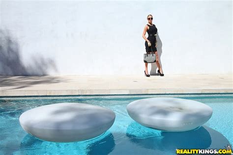 Britney Amber Samantha Saint Lets Talk Sex 042112 0080 Porn Pic Eporner